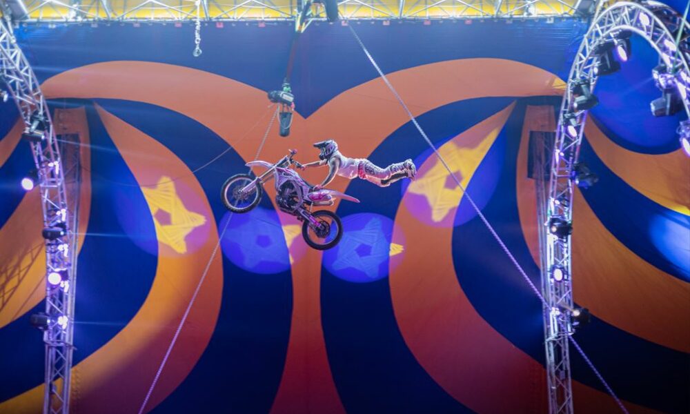 Gravity Circus: spettacolari giochi d’acqua con Equilibrium - Diretta ...